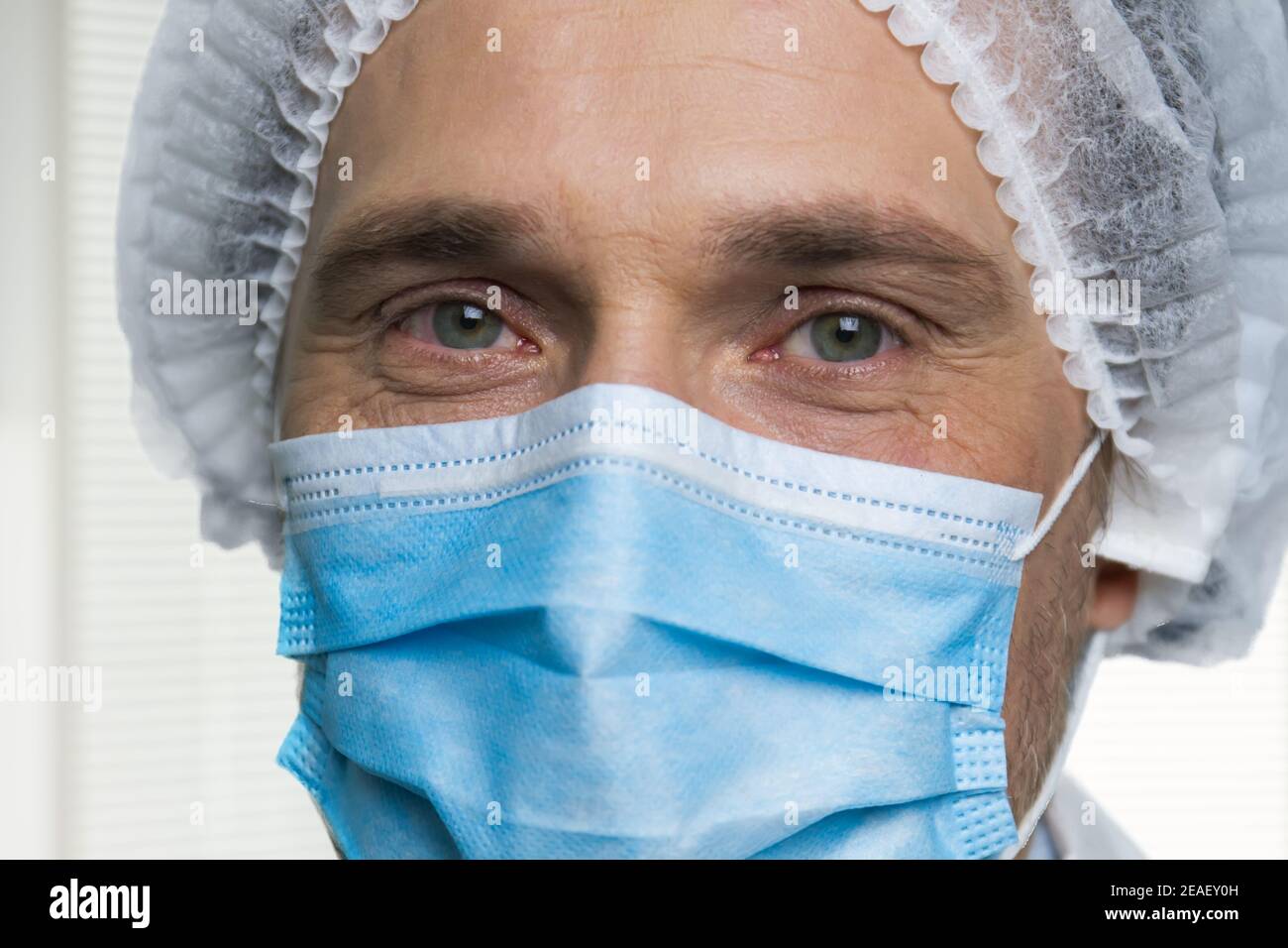 Male doctor wearing medical mask hi-res stock photography and images ...