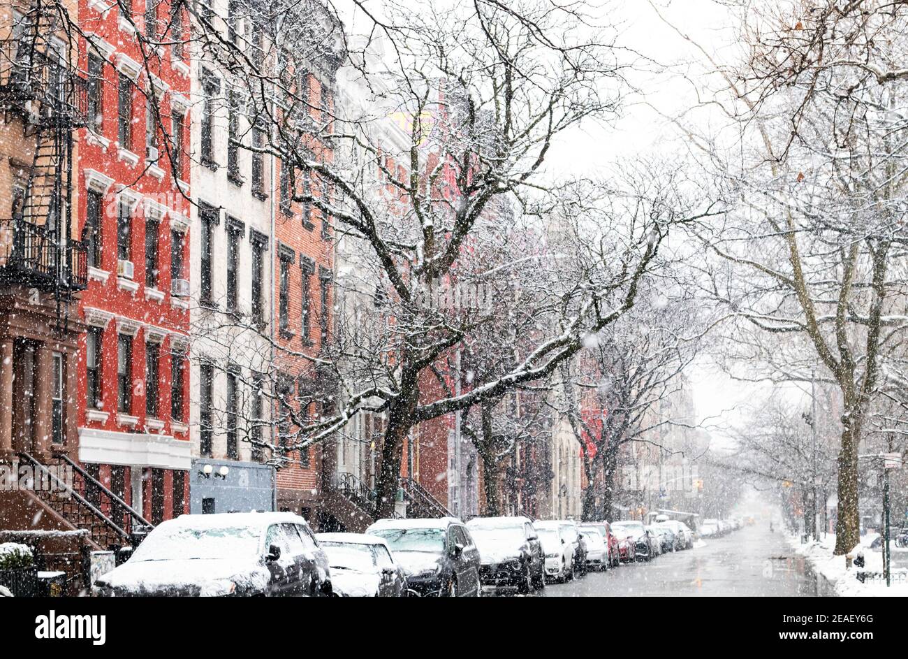 Winter snow storm covering the buildings and cars along 10th Street in ...