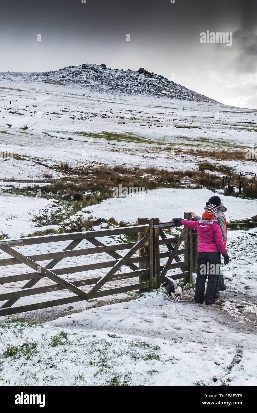 Snow on the wild rugged Rough Tor on Bodmin Moor in Cornwall Stock ...