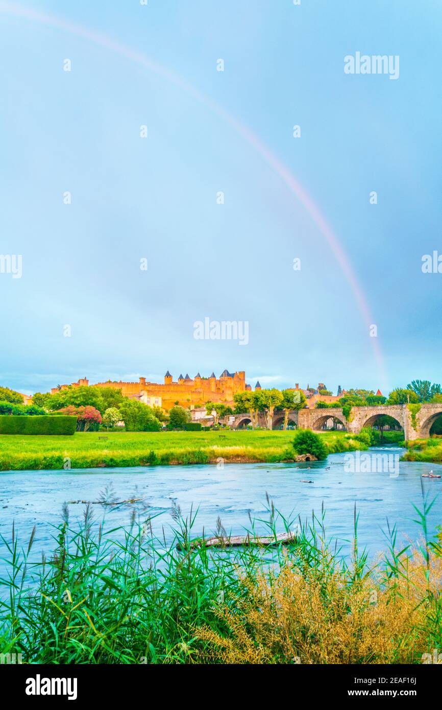 Rainbow over palace hi-res stock photography and images - Alamy