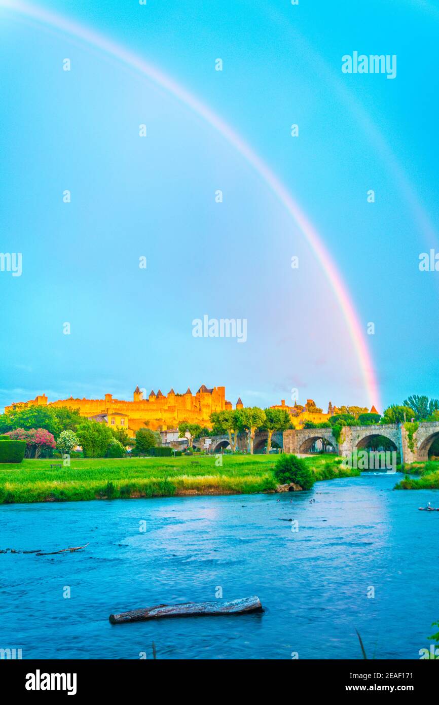 Rainbow over palace hi-res stock photography and images - Alamy