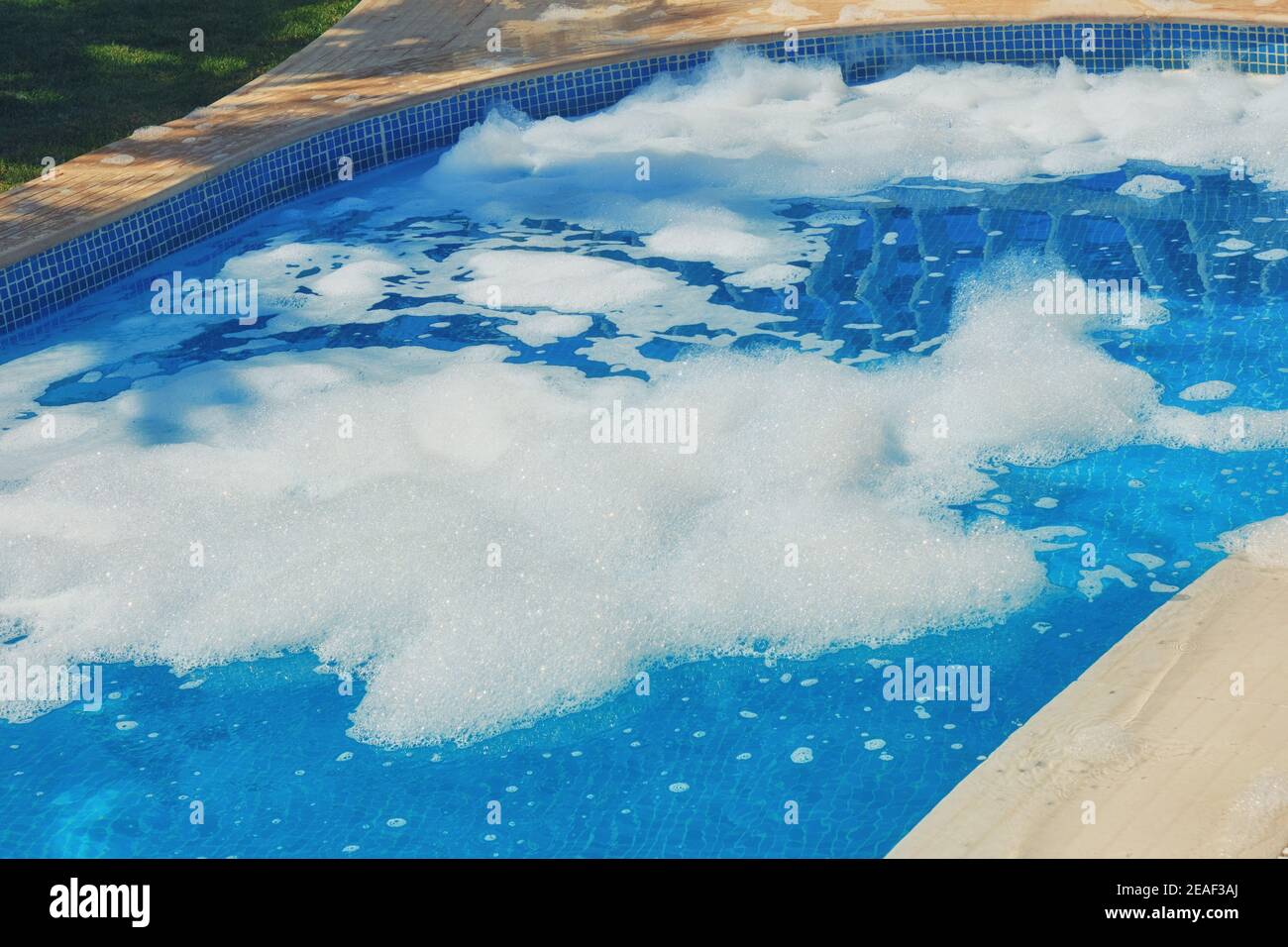 Blue pool water and foam bubbles Stock Photo - Alamy