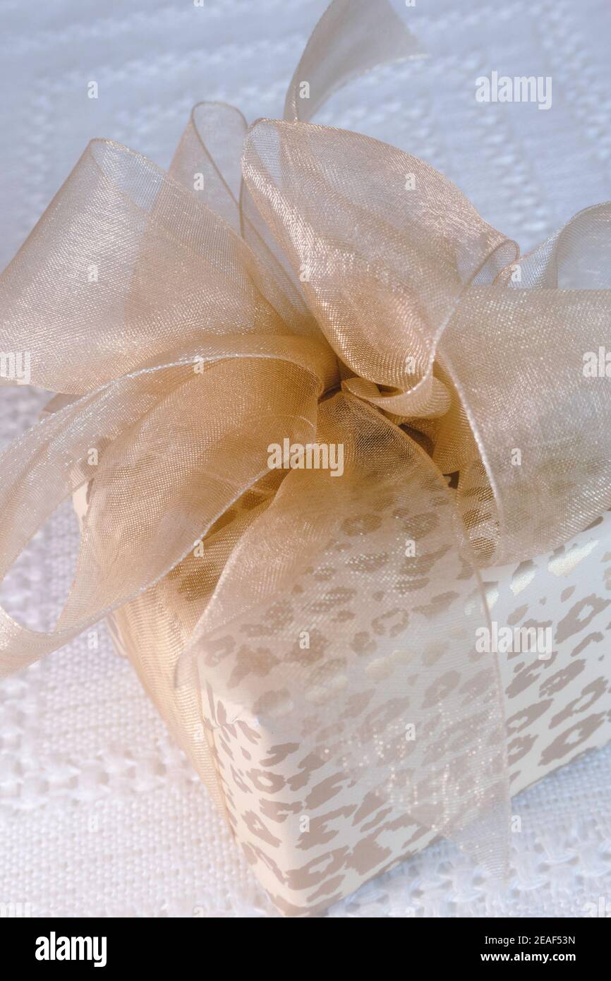 Luxury gift wrap hi-res stock photography and images - Alamy
