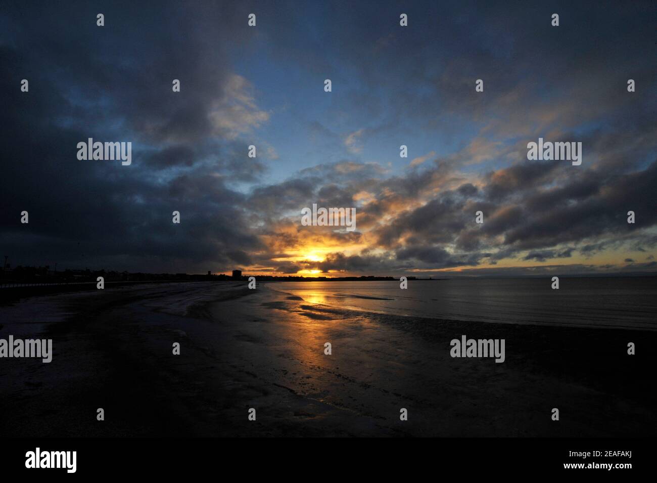 Dawn to day hi-res stock photography and images - Alamy