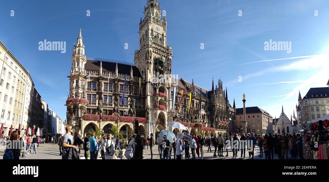 Munich town square hi-res stock photography and images - Alamy