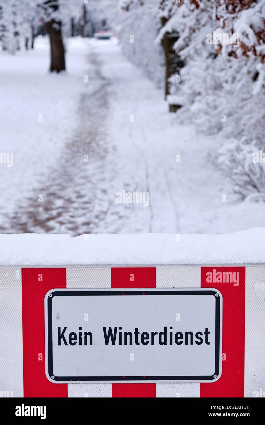 Slippery footpath hi-res stock photography and images - Alamy