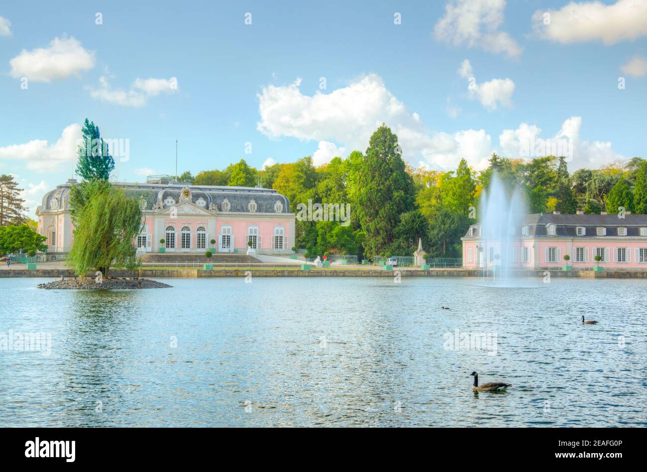 Schloss benrath castle with pond hi-res stock photography and images ...