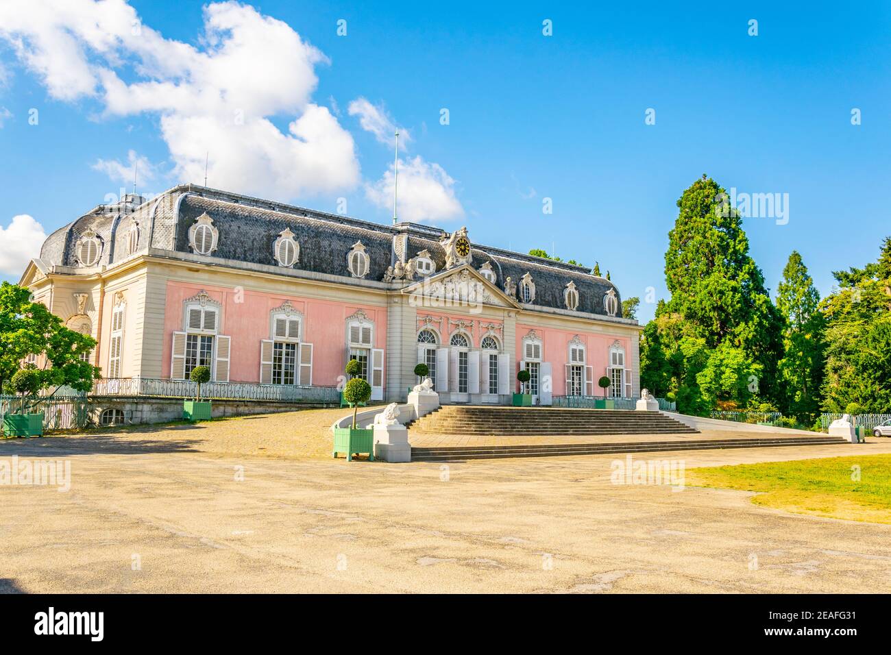 Schloss benrath castle with pond hi-res stock photography and images ...