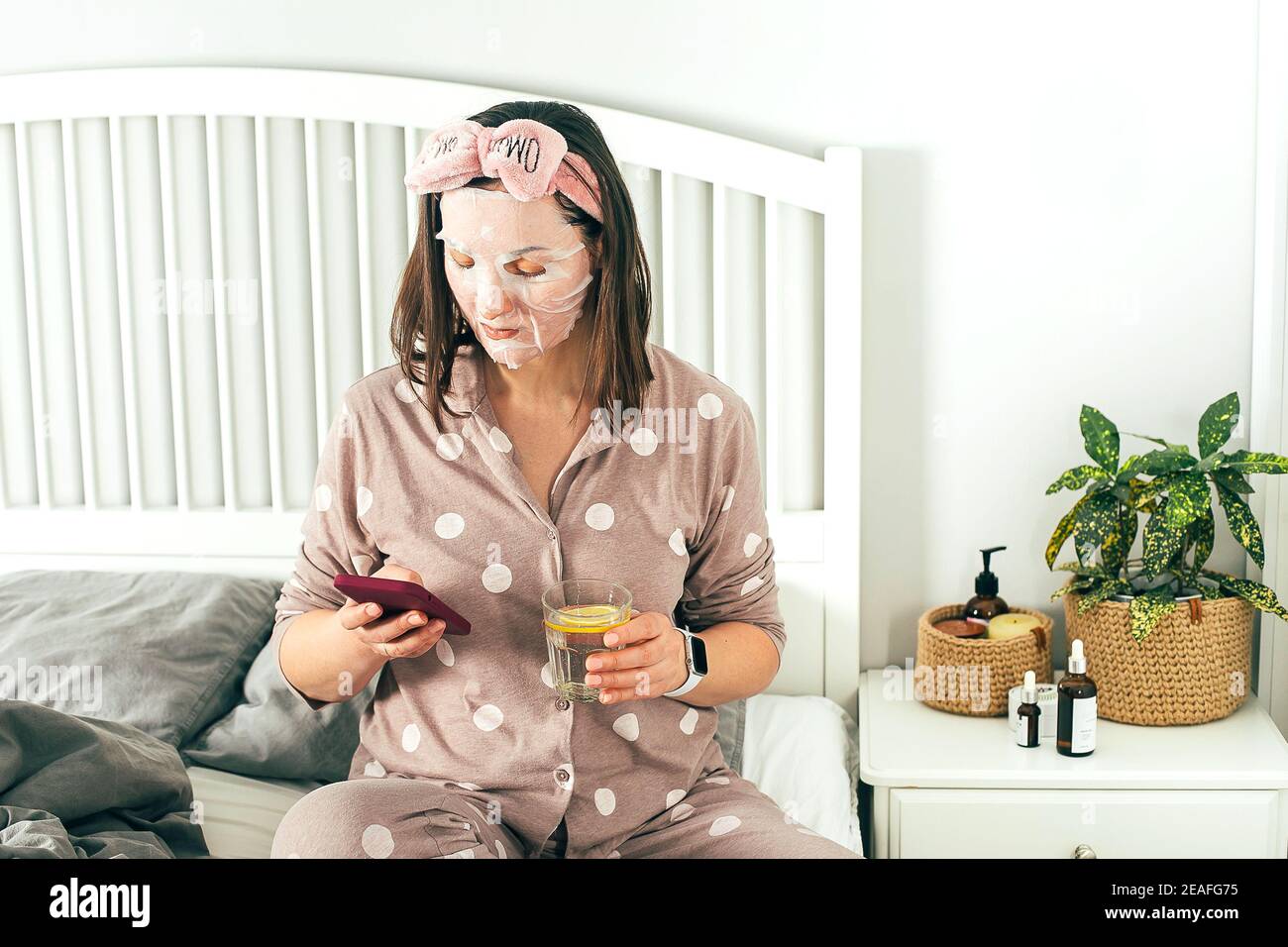 Cozy home environment hi-res stock photography and images - Alamy