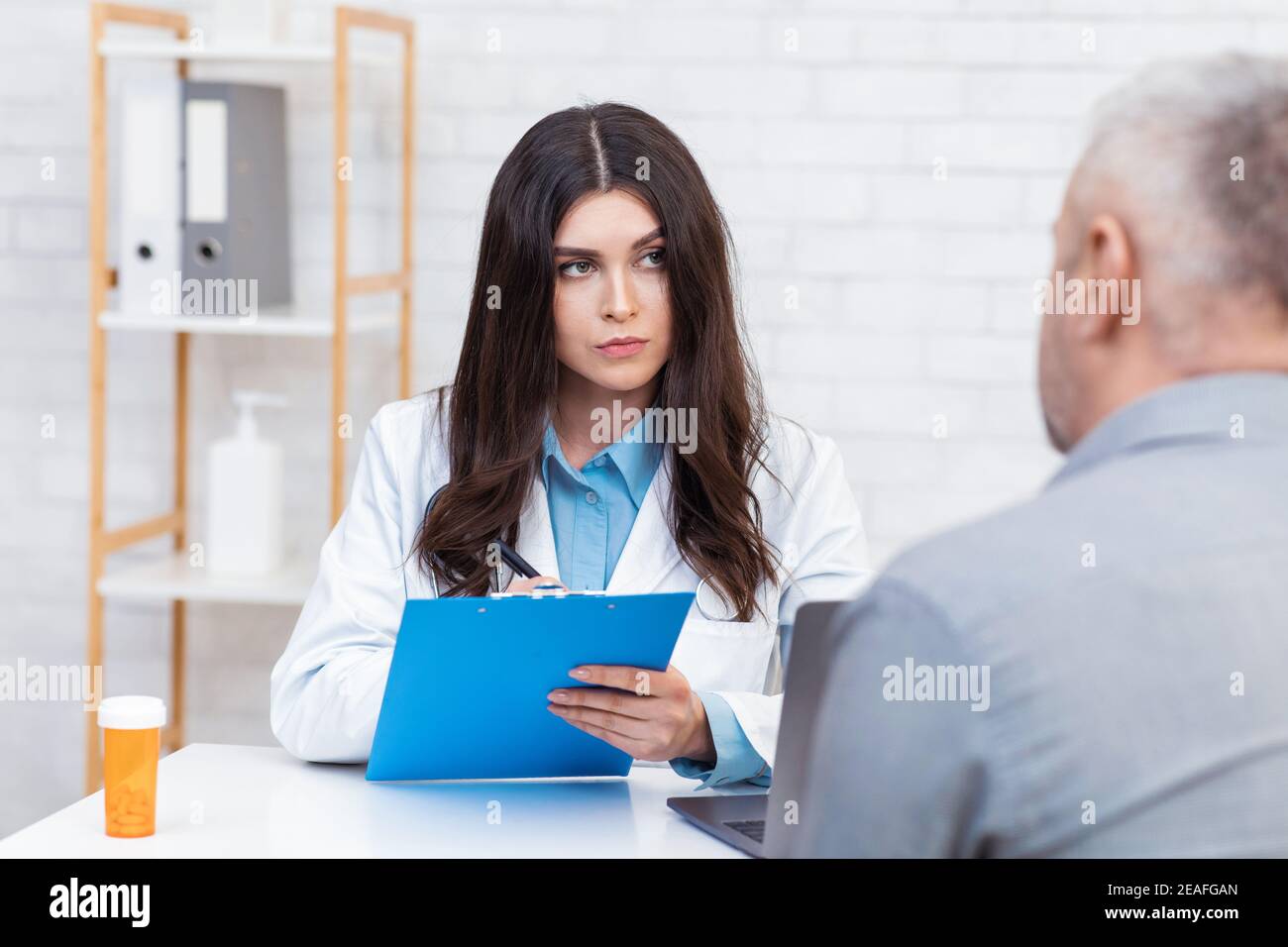 Man visiting hospital hi-res stock photography and images - Alamy