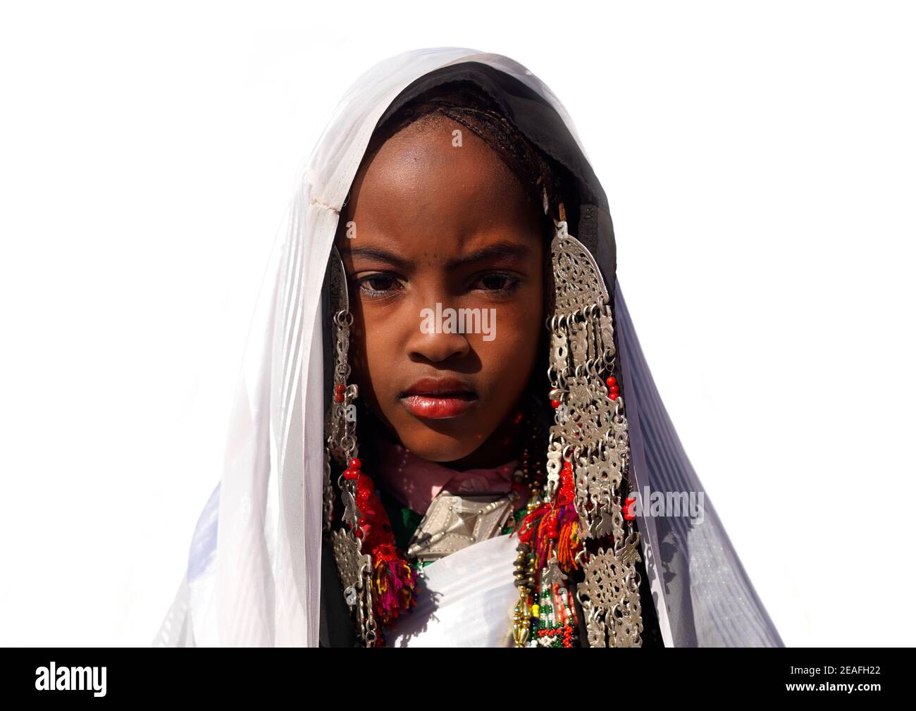 Tuareg girl in traditionnal clothing, Tripolitania, Ghadames, Libya ...