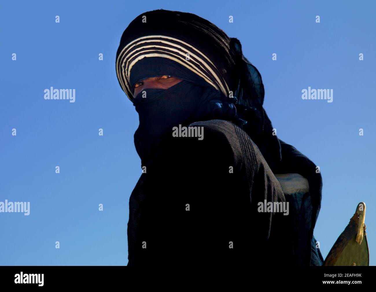 Berber with traditional tagelmust hi-res stock photography and images ...