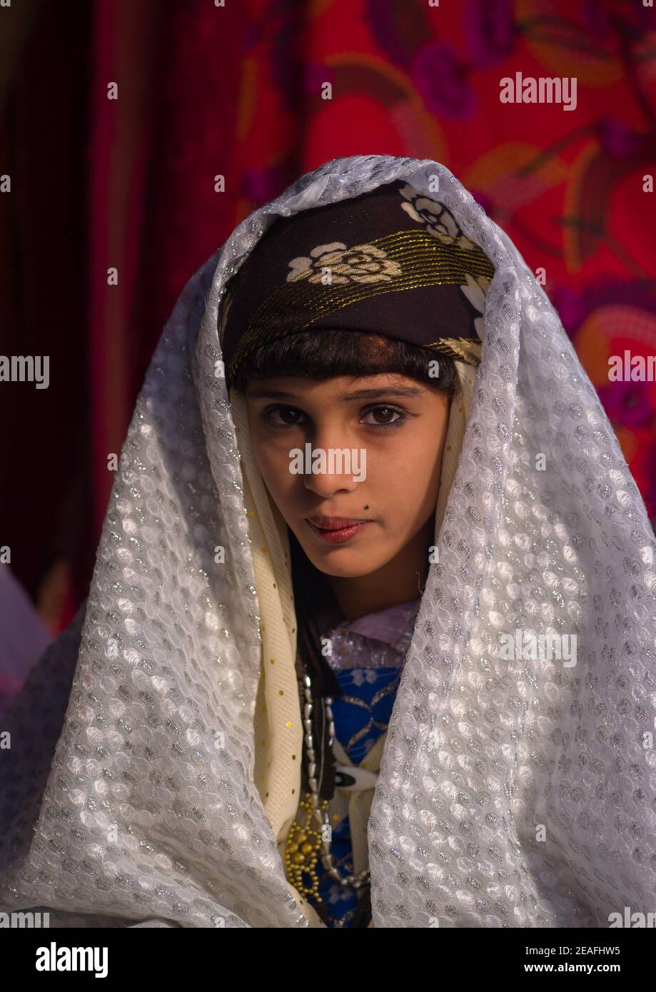 Tuareg girl in traditional clothing, Tripolitania, Ghadames, Libya ...