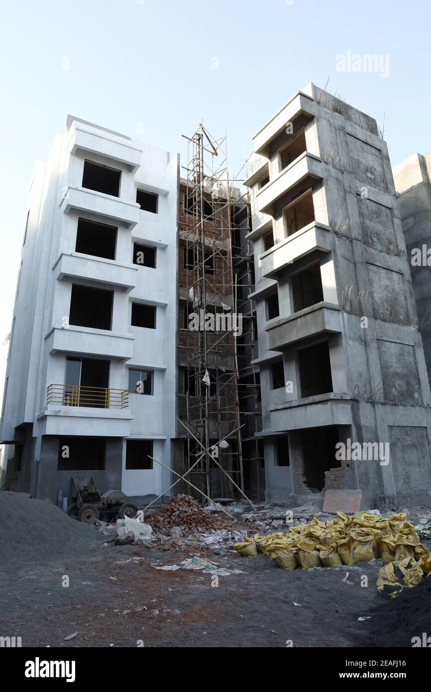 A ground level view of an under construction building Stock Photo - Alamy