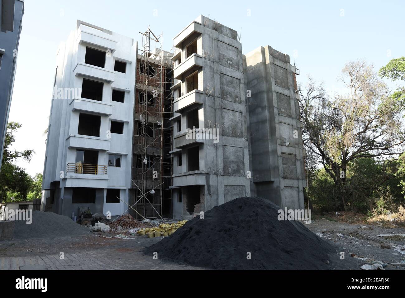 A ground level view of an under construction building Stock Photo - Alamy