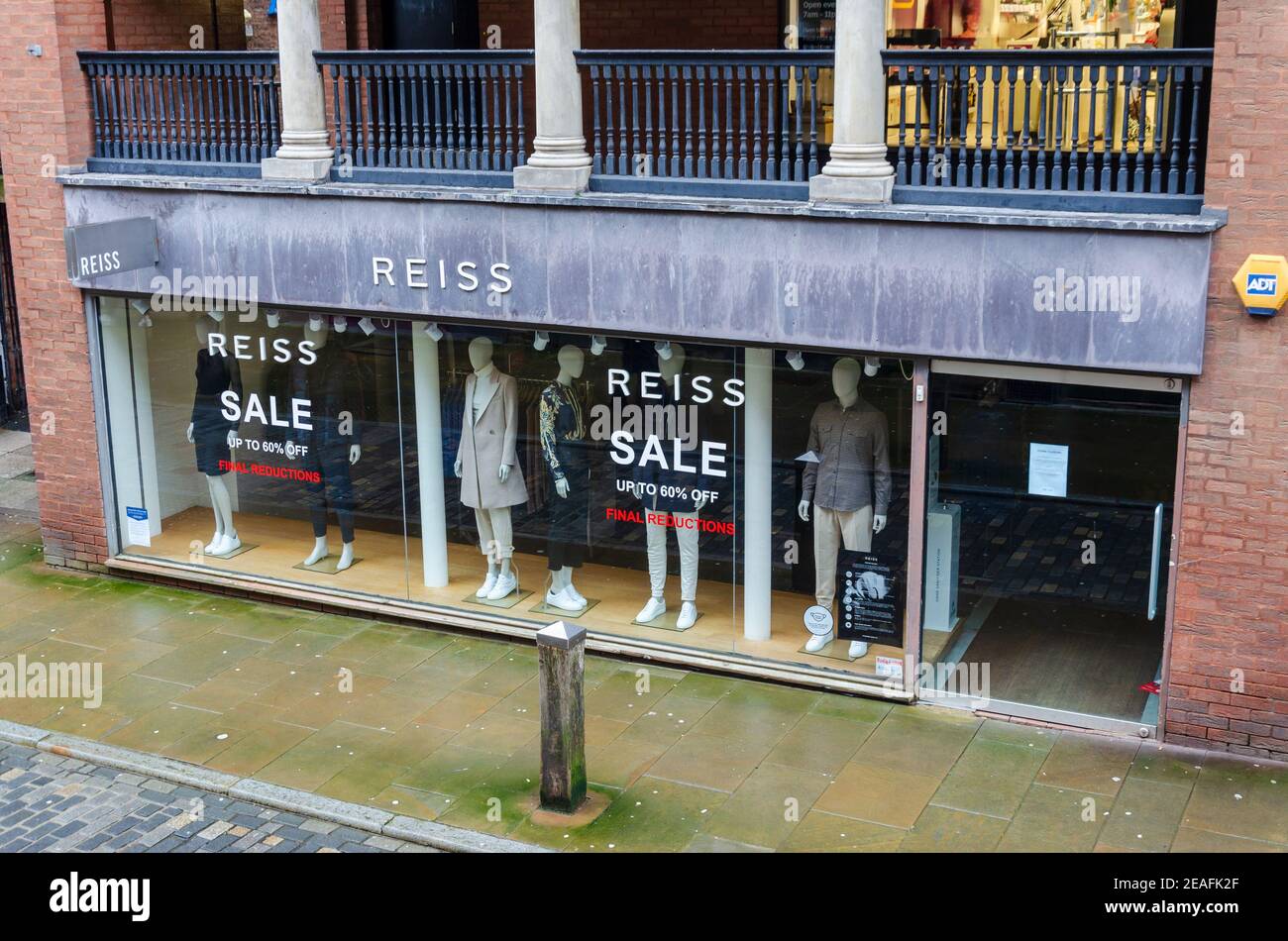 Reiss store 2021 hi-res stock photography and images - Alamy