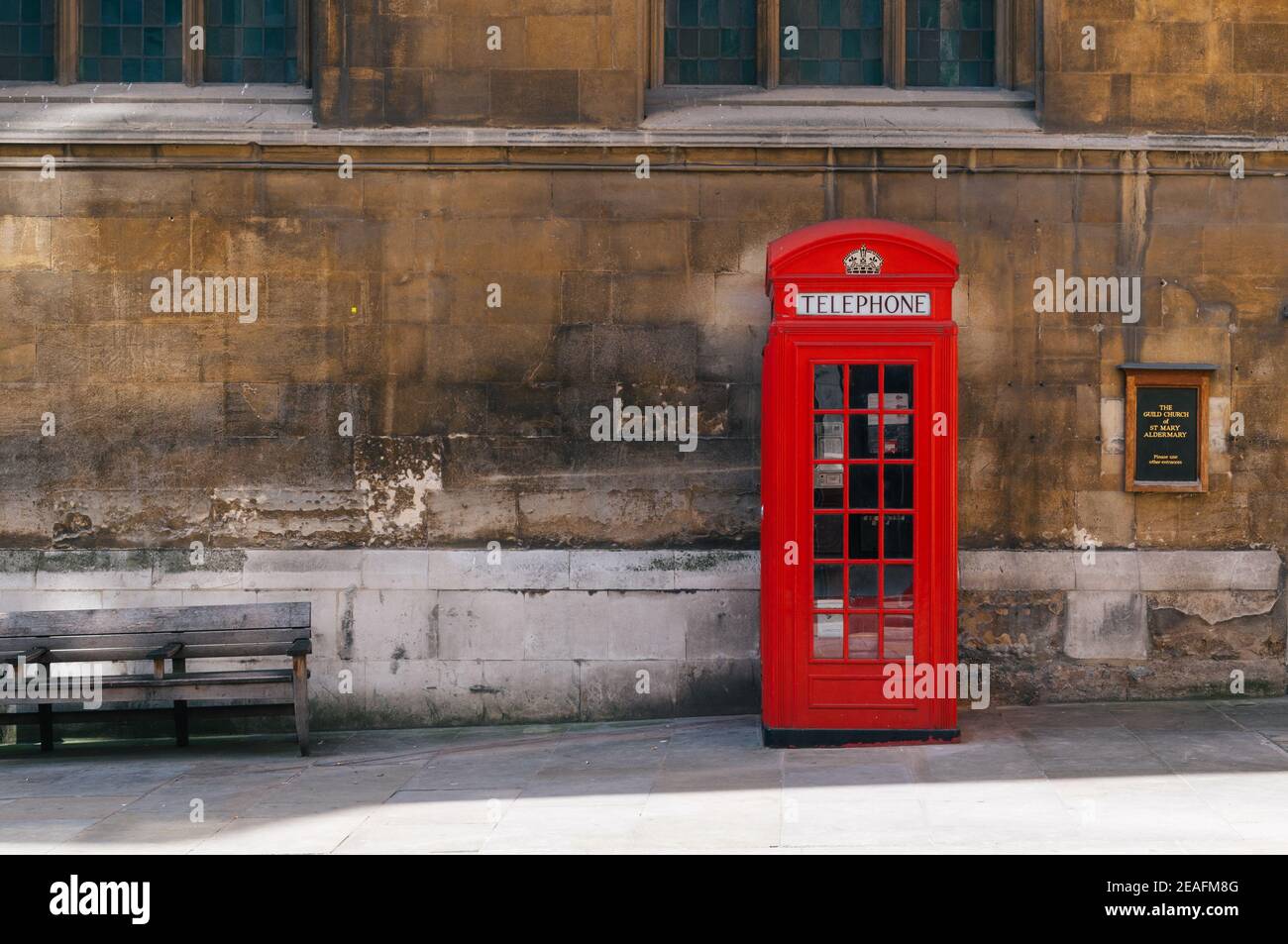 Red phone booth in Central London. Uk Stock Photo - Alamy