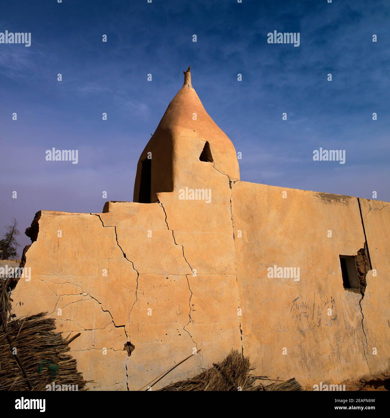 Old mosque in ubari lakes, Fezzan, Umm al-Maa, Libya Stock Photo - Alamy