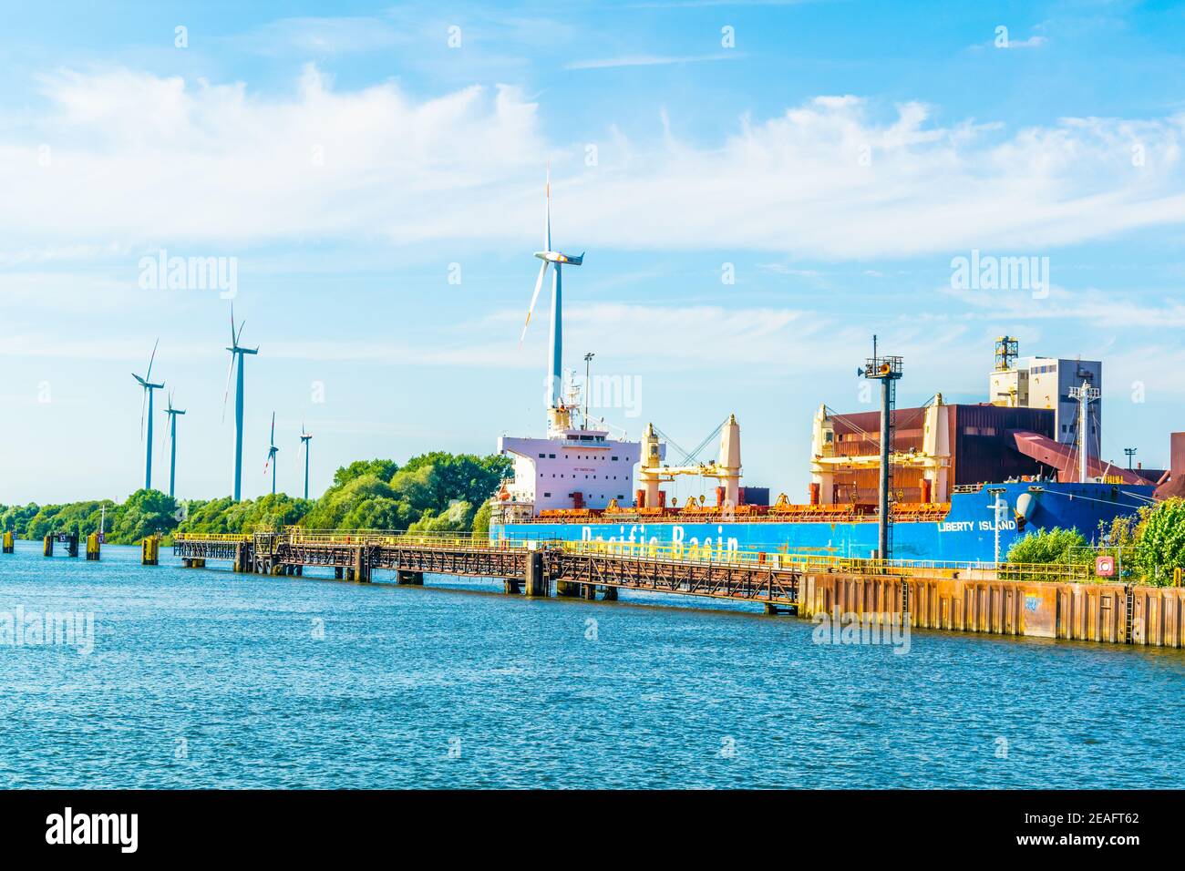 Weser river port bremen industrial hi-res stock photography and images ...