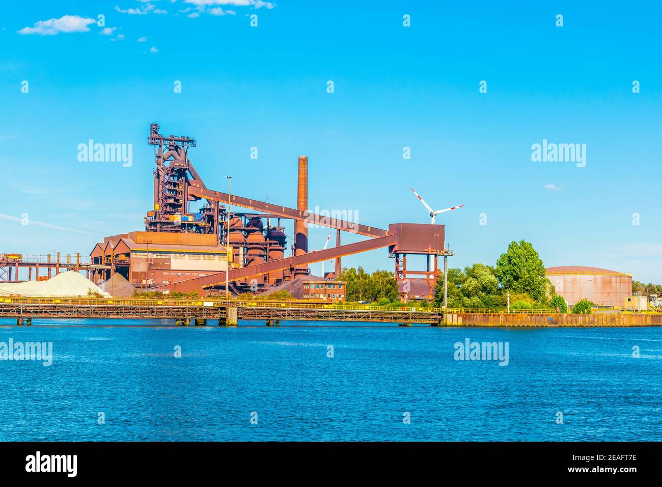 Weser river port bremen industrial hi-res stock photography and images ...