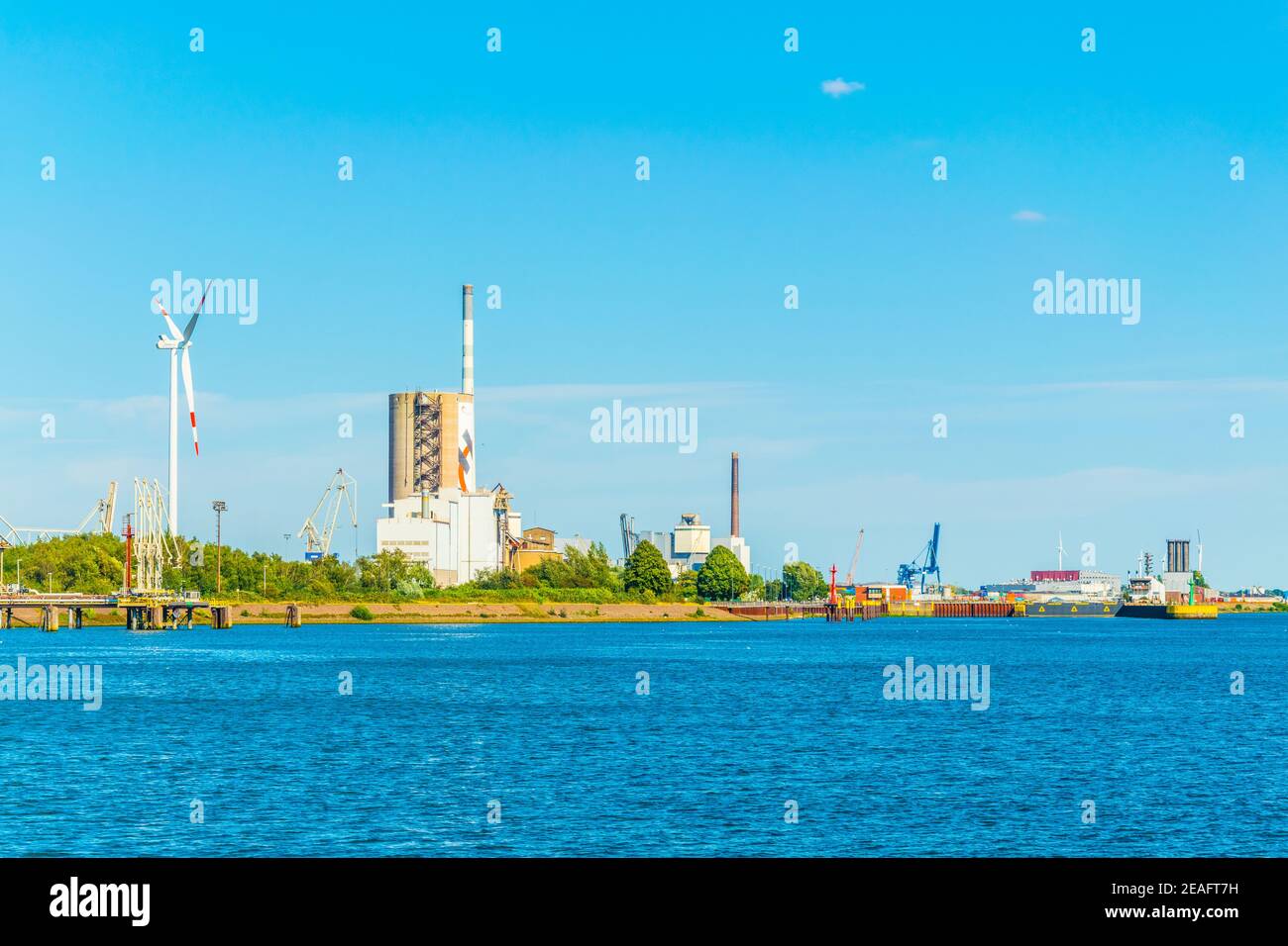 Weser river port bremen industrial hi-res stock photography and images ...