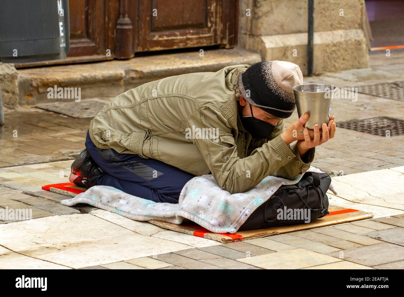 Child begger help hi-res stock photography and images - Alamy