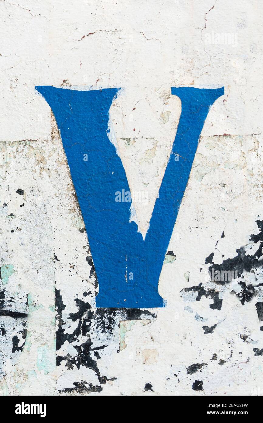 Royal blue wall hi-res stock photography and images - Alamy