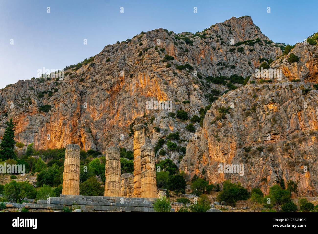 Sunset view of ruins of temple of Apollo at ancient Delphi, Greece ...