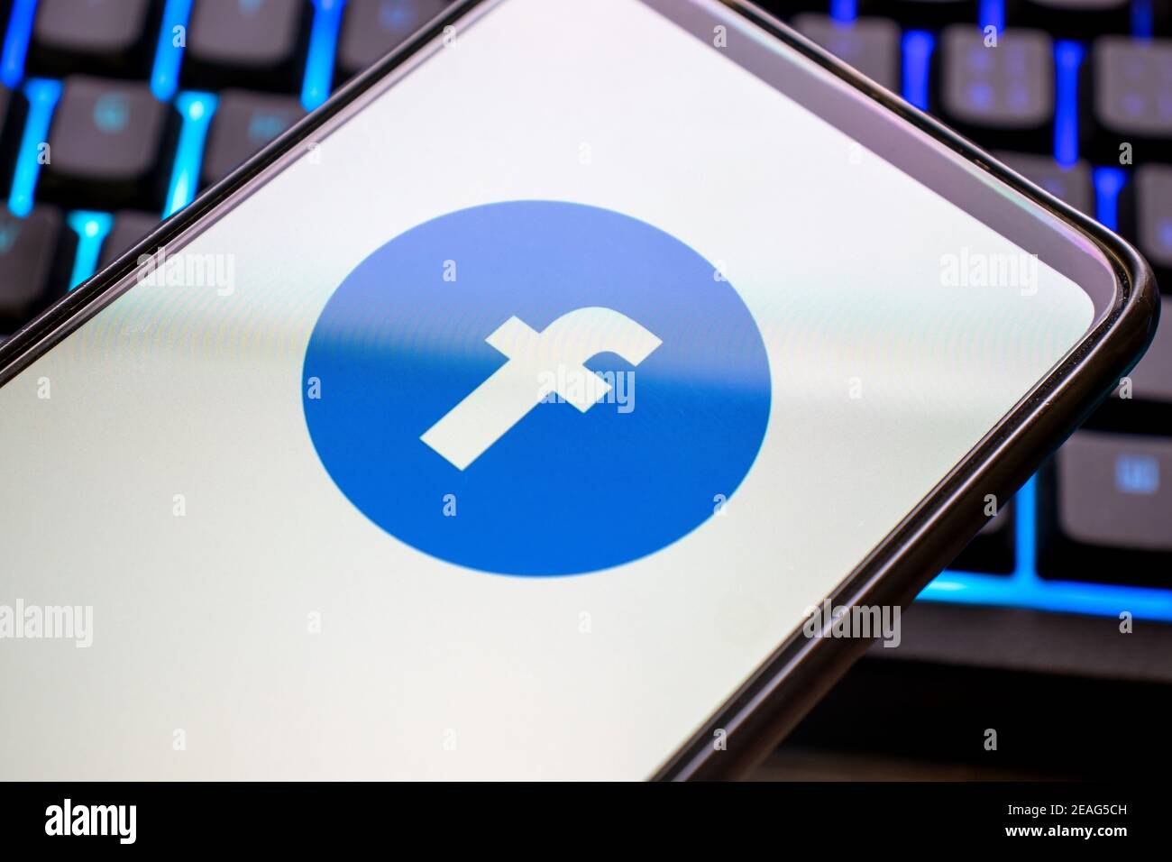 Facebook logo phone hi-res stock photography and images - Alamy