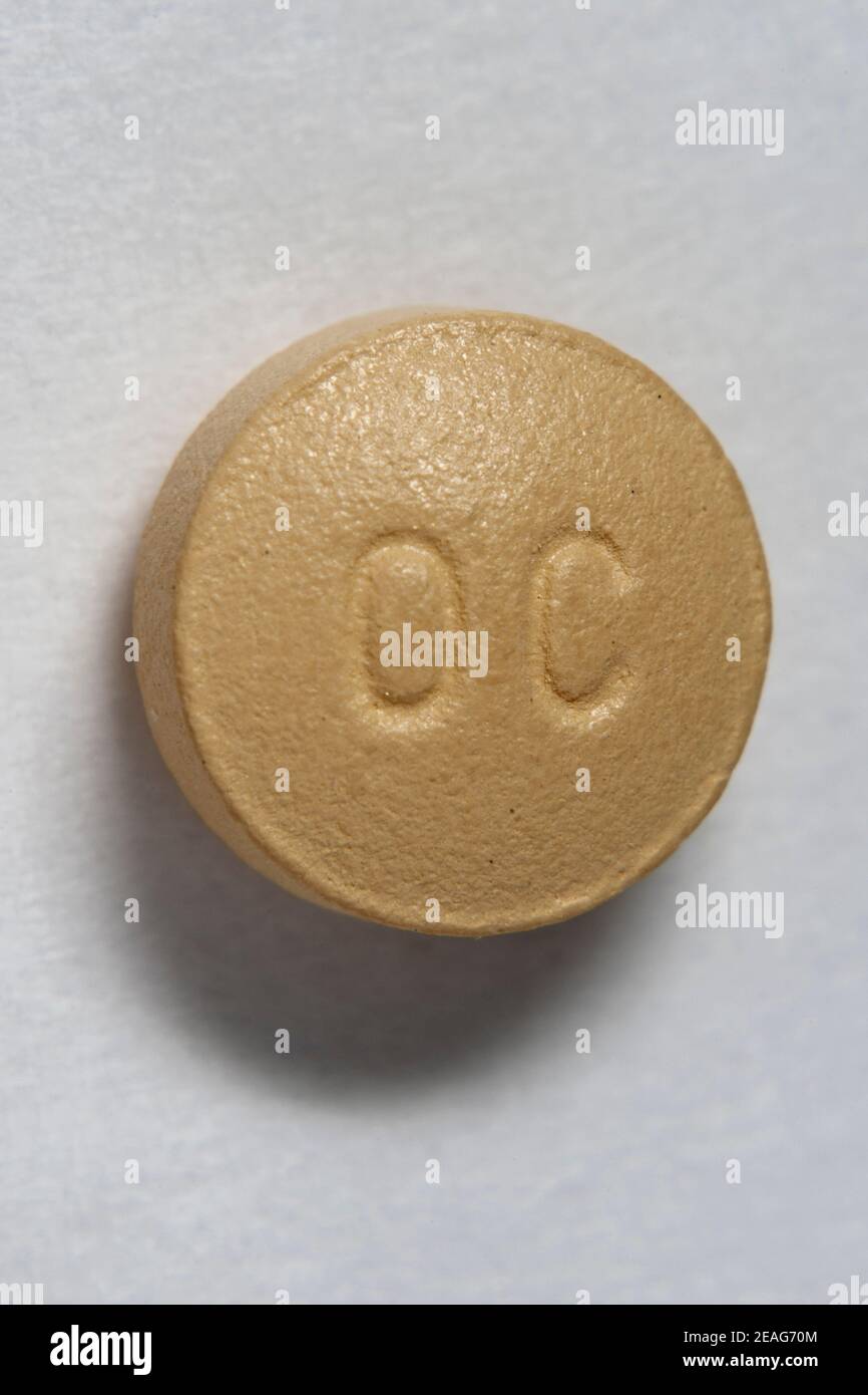 Vertical close-up of 40 miligram tablet of OxyContin a timed release ...