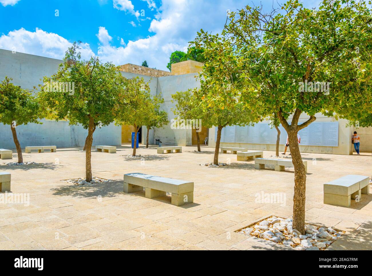 Monument in yad vashem holocaust hi-res stock photography and images ...