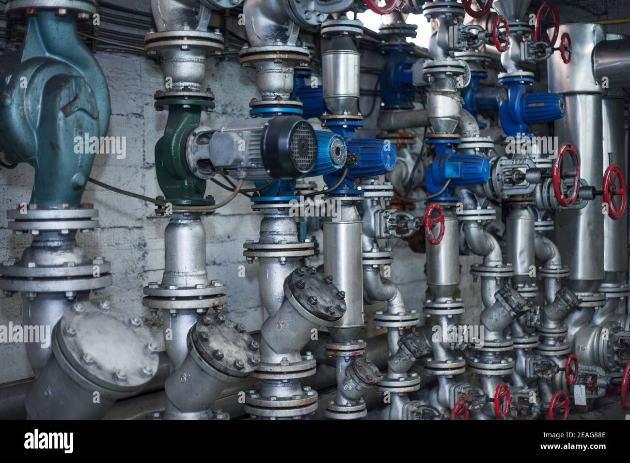 Closeup shot of pressure manual gate valve for piping work Stock Photo ...