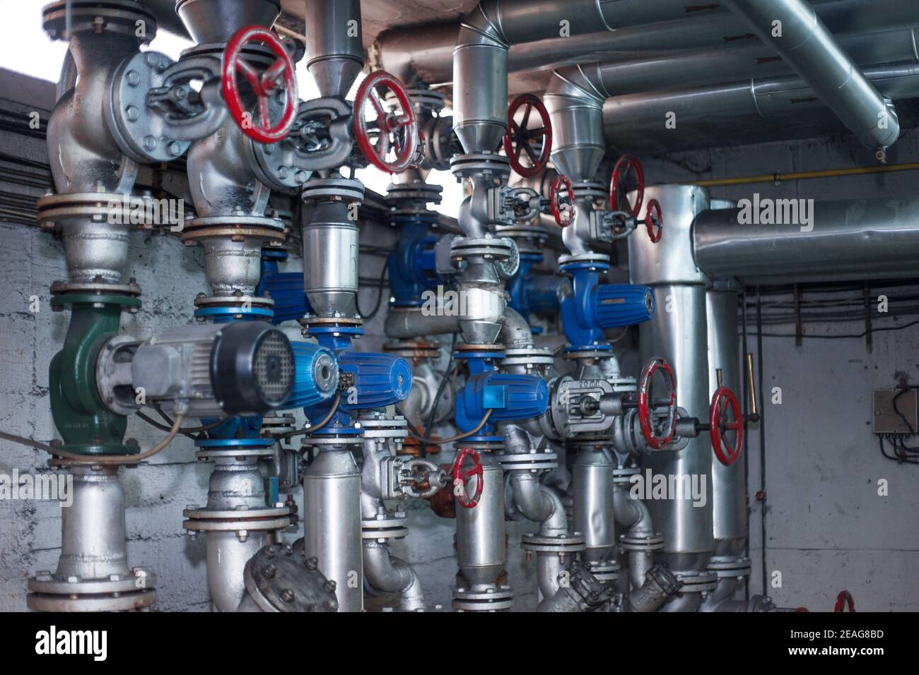 Closeup shot of pressure manual gate valve for piping work Stock Photo ...