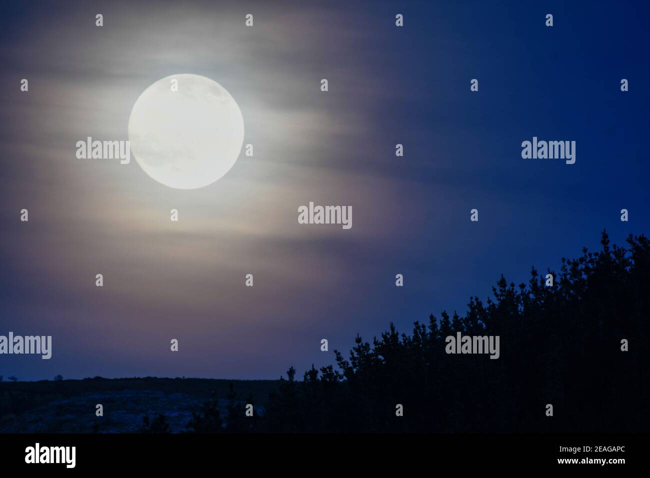 Full moon mist hi-res stock photography and images - Alamy