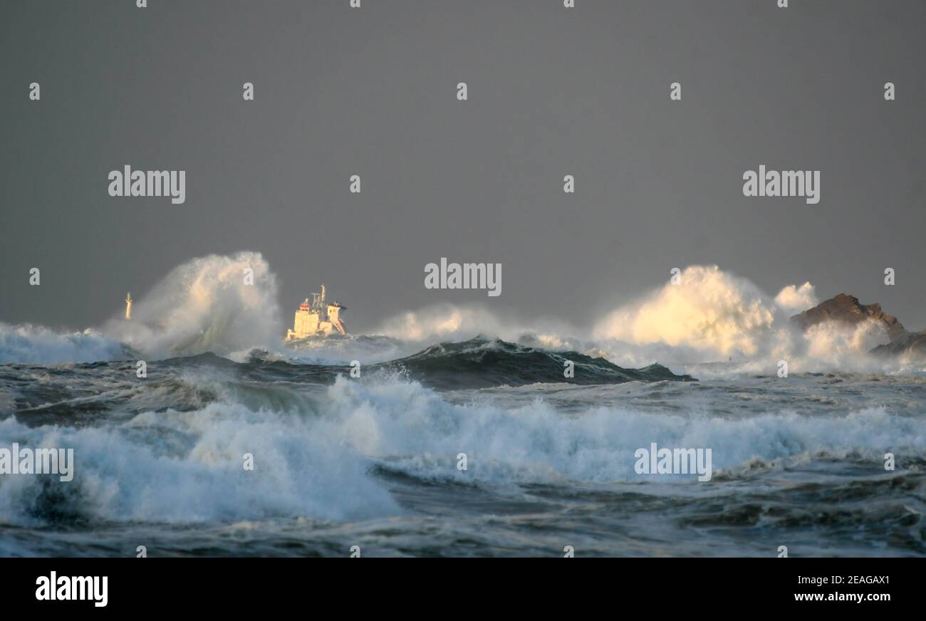 Storm surge waves hi-res stock photography and images - Alamy