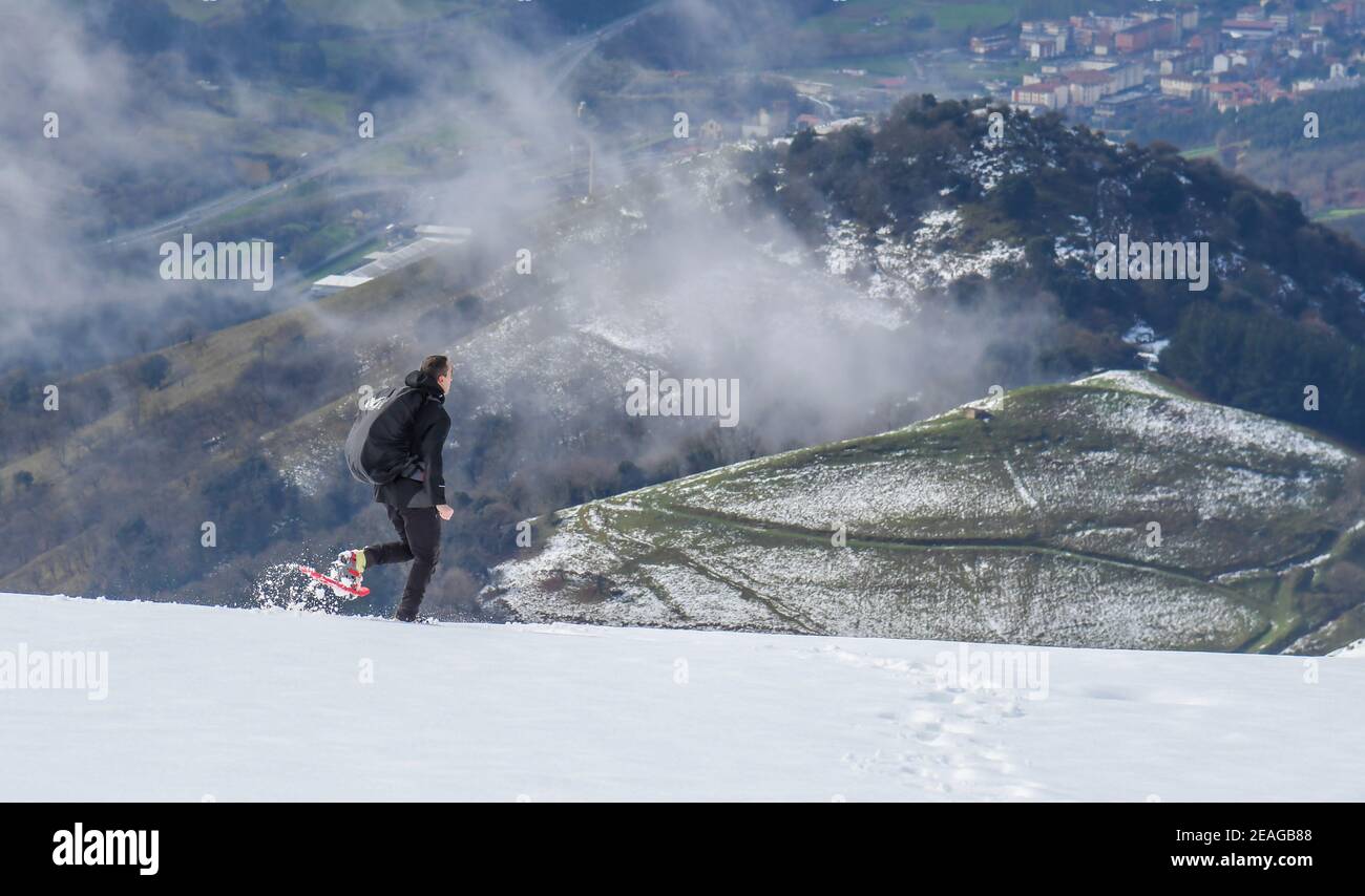 Mountaineering mountaineer hi-res stock photography and images - Alamy