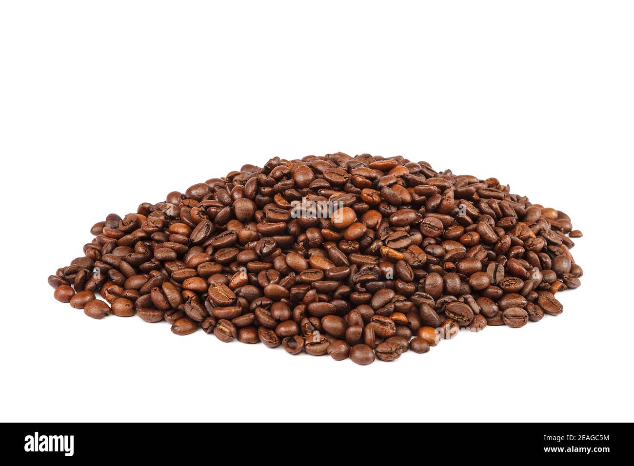 Grains of roasted coffee isolated on white background Stock Photo - Alamy