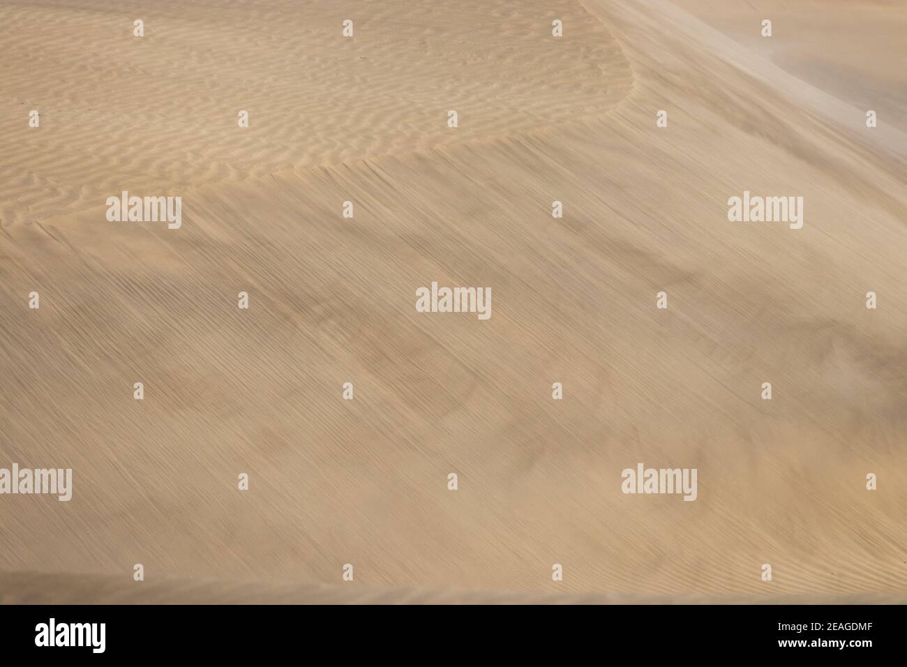 Wind moving the sand and changing the pattern of the desert dunes Stock ...
