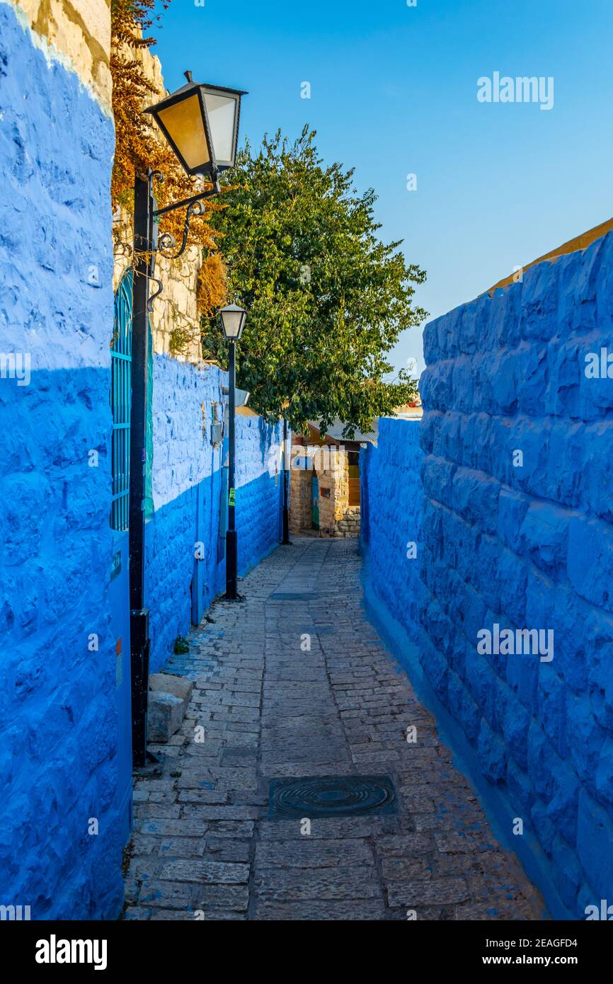 View of a narrow street in Tsfat/Safed, Israel Stock Photo - Alamy