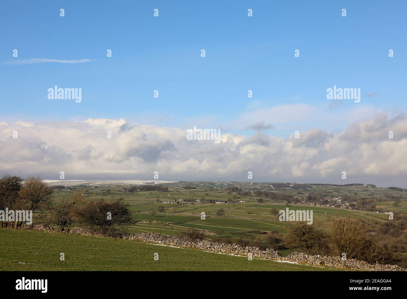 Tideswell derbyshire peak district hi-res stock photography and images ...
