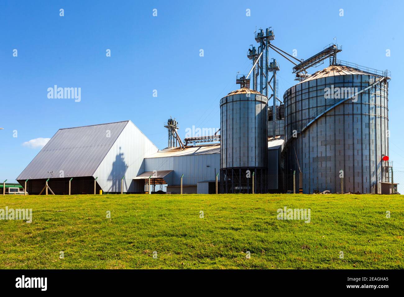 The complex silo installations for the storage of grain Stock Photo - Alamy