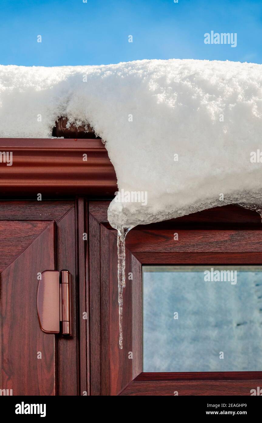 Ice melting off roof hi-res stock photography and images - Alamy