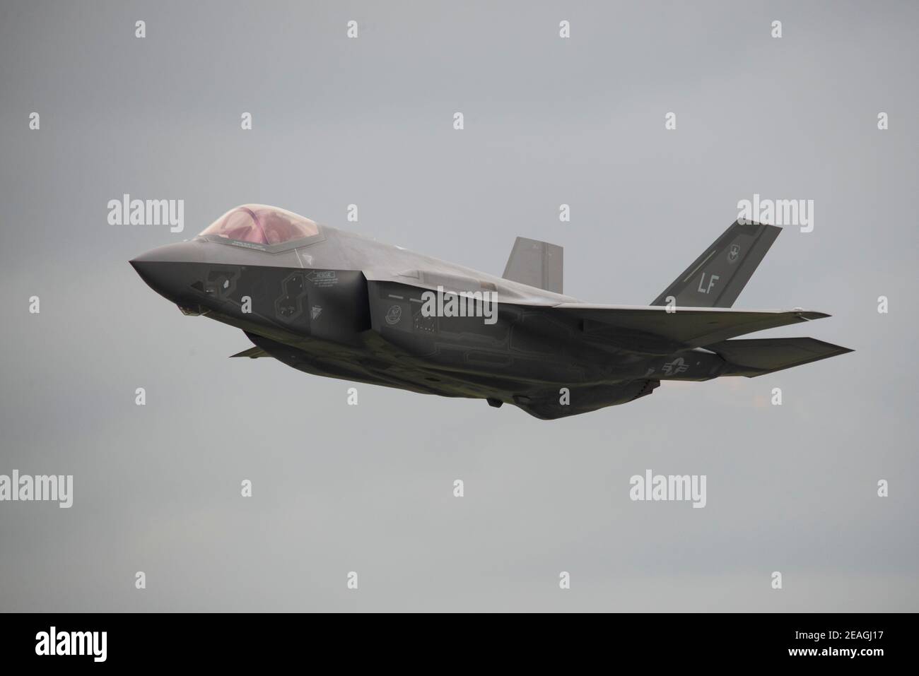 F-35A Lightning low level fly-by Stock Photo - Alamy