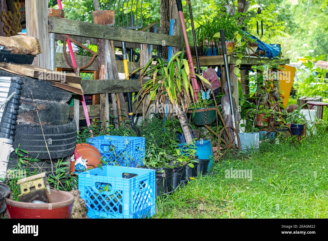 Clutter junk hi-res stock photography and images - Alamy