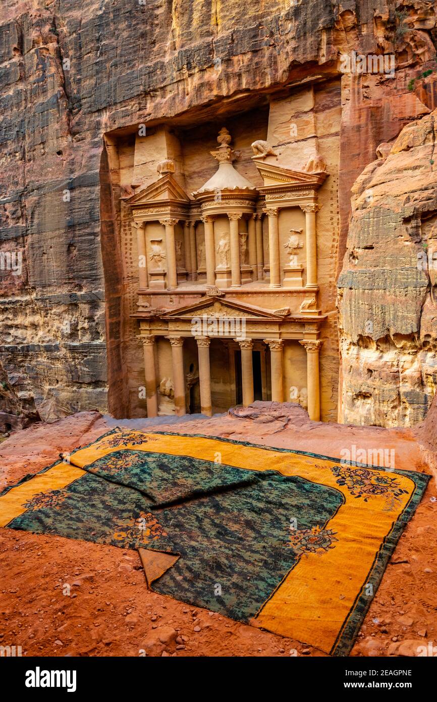 Al Khazneh tomb also called Treasury at Petra, Jordan Stock Photo - Alamy