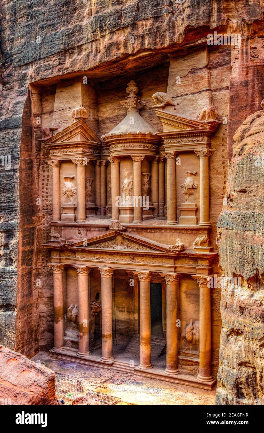 Al Khazneh tomb also called Treasury at Petra, Jordan Stock Photo - Alamy