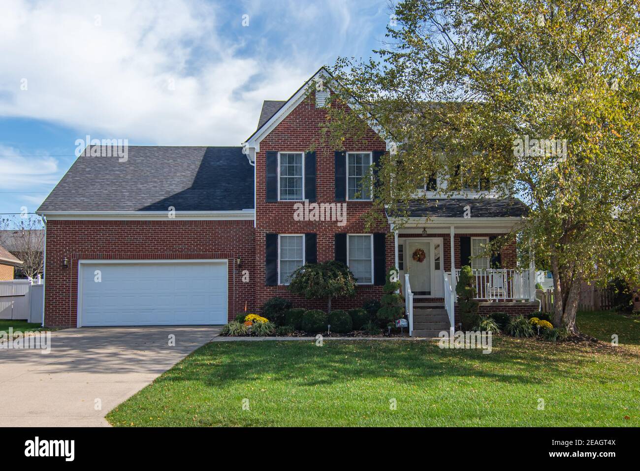 Middle class residence outside hi-res stock photography and images - Alamy