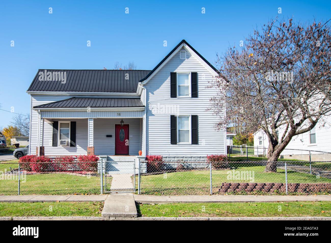 Older, modest middle class home in Midwest America Stock Photo - Alamy