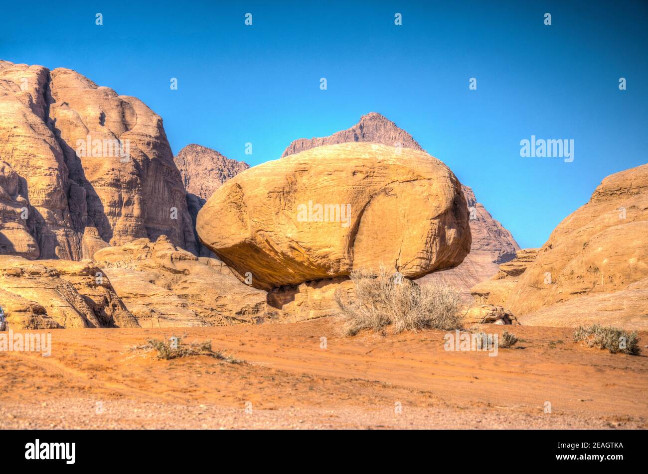 Mushroom rock at Wadi Rum desert in Jordan Stock Photo - Alamy