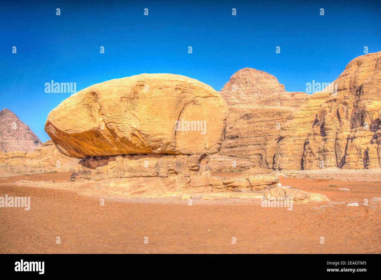 Mushroom rock at Wadi Rum desert in Jordan Stock Photo - Alamy